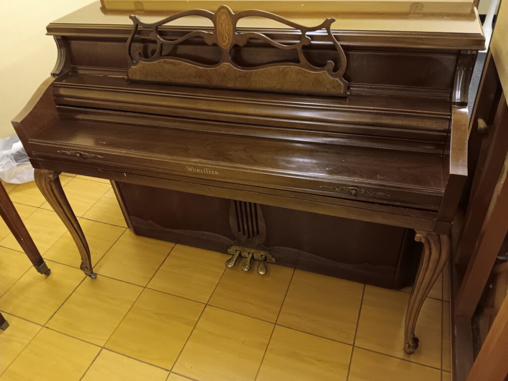 Wurlitzer 42" Console Piano - B Natural Pianos