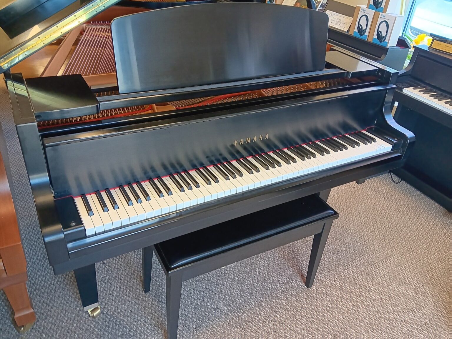 Buy Used Yamaha 5′ 3″ Traditional Ebony Satin Finishing Baby Grand ...